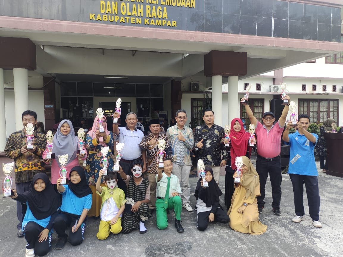 Siak Hulu Juara Umum FLS2N SD dan SMP Kabupaten Kampar 2023 Yuk Baca ... Siak Hulu Juara Umum FLS2N SD dan SMP Kabupaten Kampar 2023 Yuk Baca ...