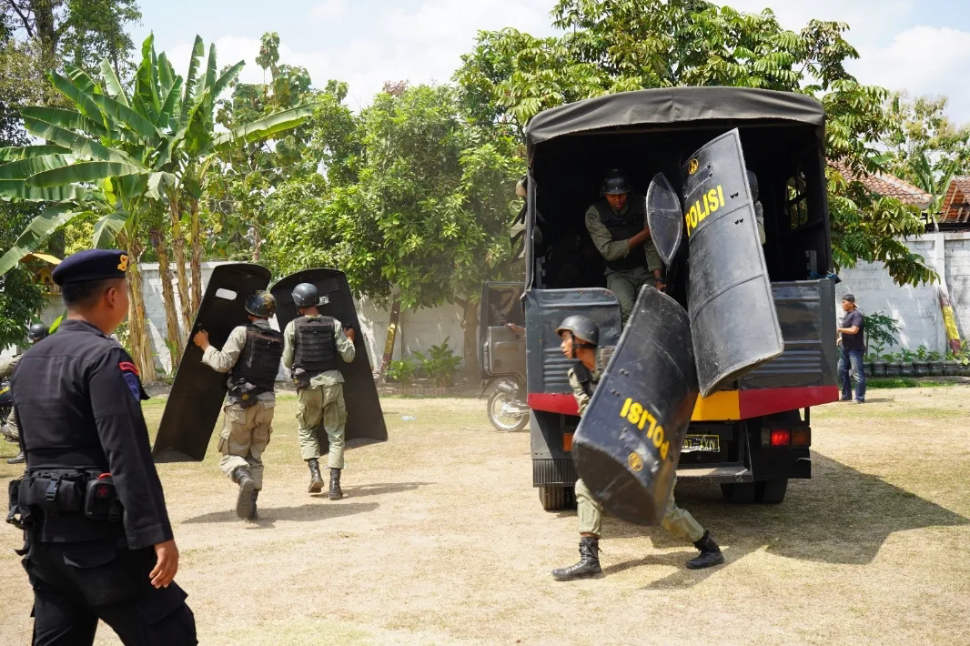 Latihan Detasemen 45 Anti Anarki Oleh Anggota Bintara Remaja Brimob Jogja