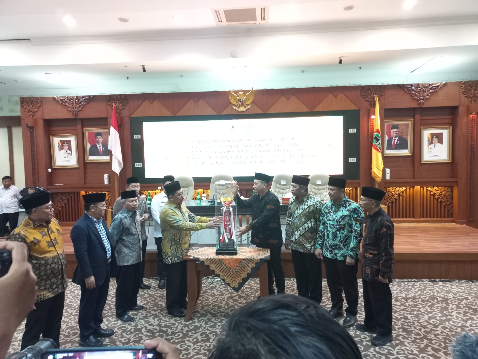 Kafilah Jatim Juara Umum MTQ Nasional XXIX di Kalimantan Selatan Kafilah Jatim Juara Umum MTQ Nasional XXIX di Kalimantan Selatan