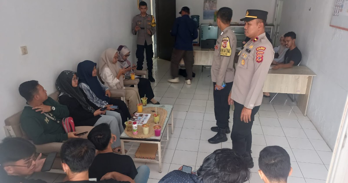 Pastikan Situasi Kondusif Jelang Pemilu 2024, Polsek Cikijing Sambangi ... Pastikan Situasi Kondusif Jelang Pemilu 2024, Polsek Cikijing Sambangi ...