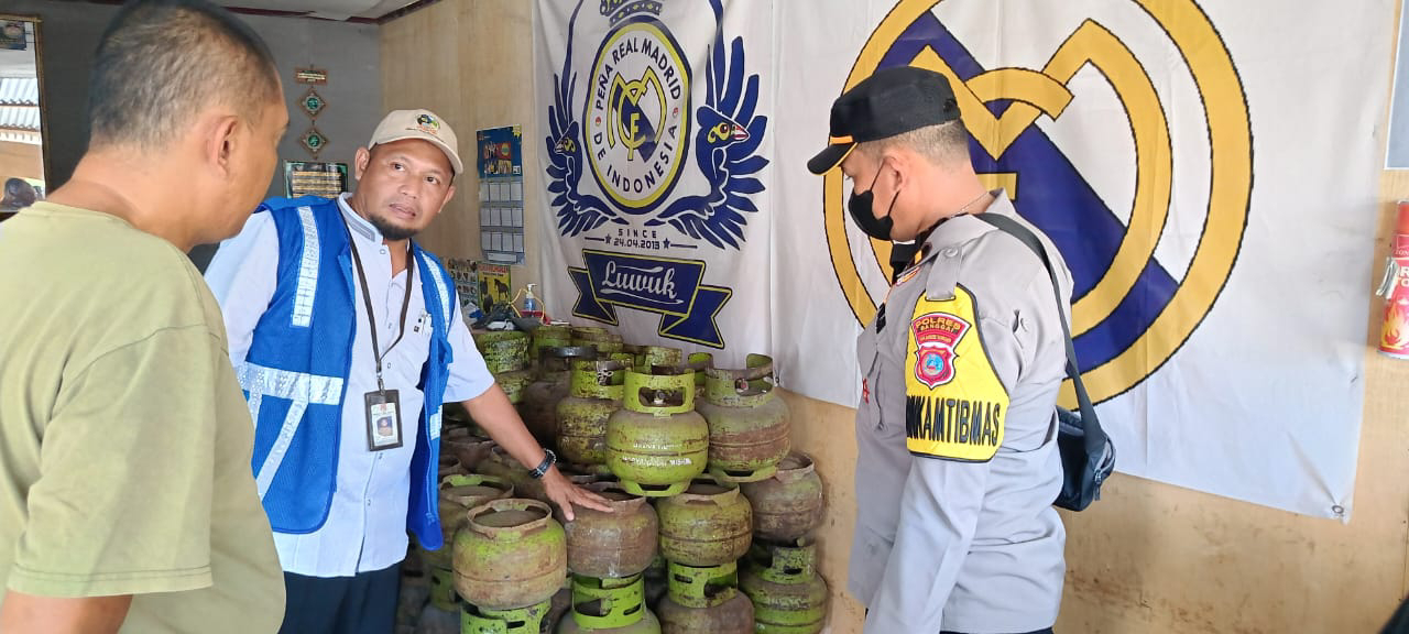 Sidak Sejumlah Penjual Gas LPG 3 Kg di Atas HET, TNI-POLRI dan Pemda ... Sidak Sejumlah Penjual Gas LPG 3 Kg di Atas HET, TNI-POLRI dan Pemda ...