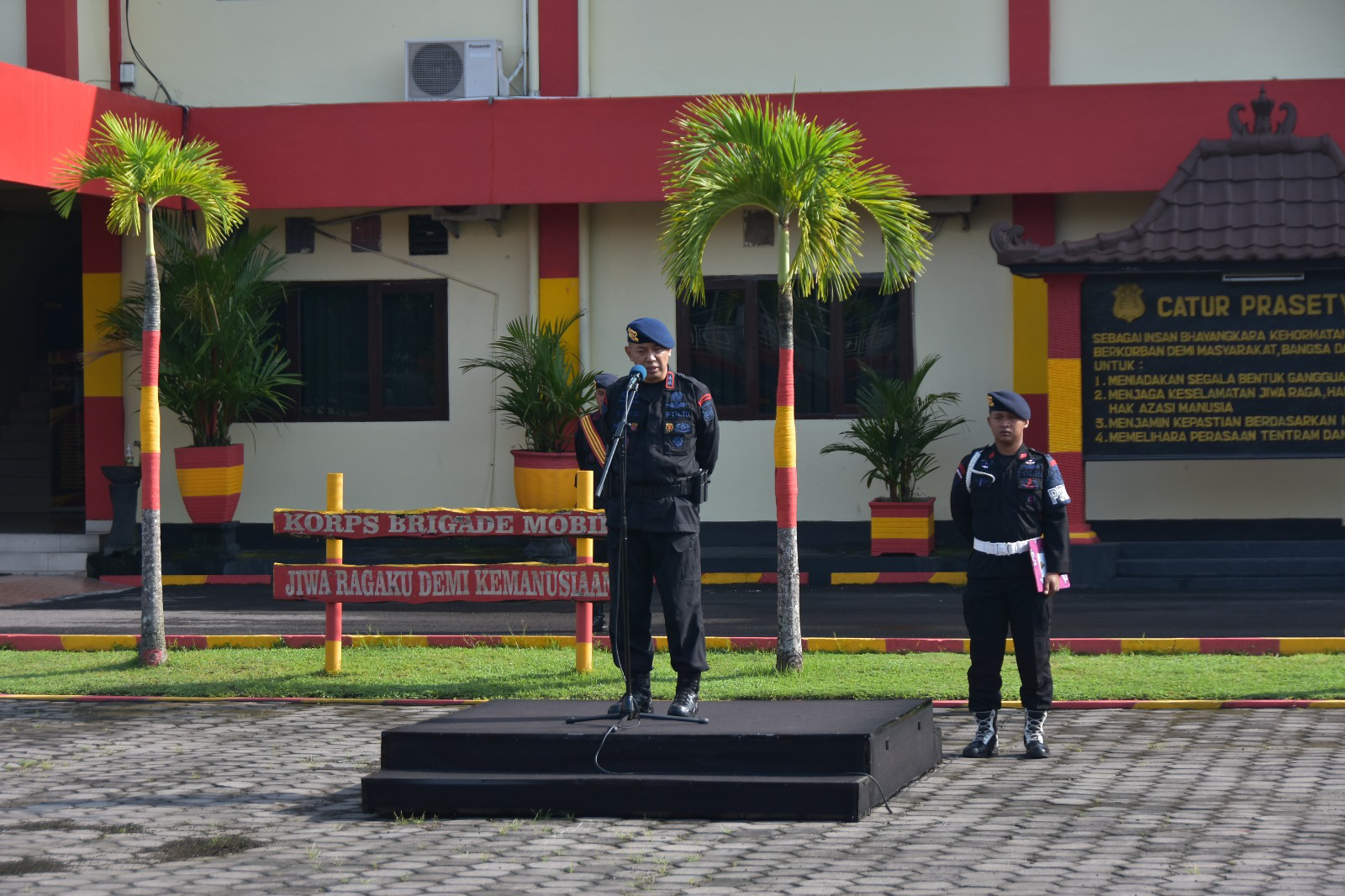 APEL KESIAPSIAGAAN SATBRIMOB POLDA DIY APEL KESIAPSIAGAAN SATBRIMOB POLDA DIY