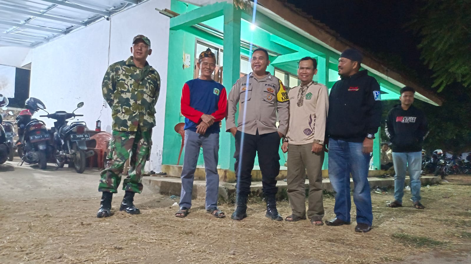 Perkuat Sinergitas TNI-Polri, Bhabinkamtibmas dan Babinsa Sambangi ... Perkuat Sinergitas TNI-Polri, Bhabinkamtibmas dan Babinsa Sambangi ...