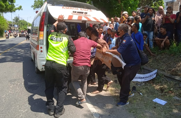 Adu Banteng Dengan Bus, Dua Pelajar di Madiun Tewas di Lokasi Kejadian Adu Banteng Dengan Bus, Dua Pelajar di Madiun Tewas di Lokasi Kejadian