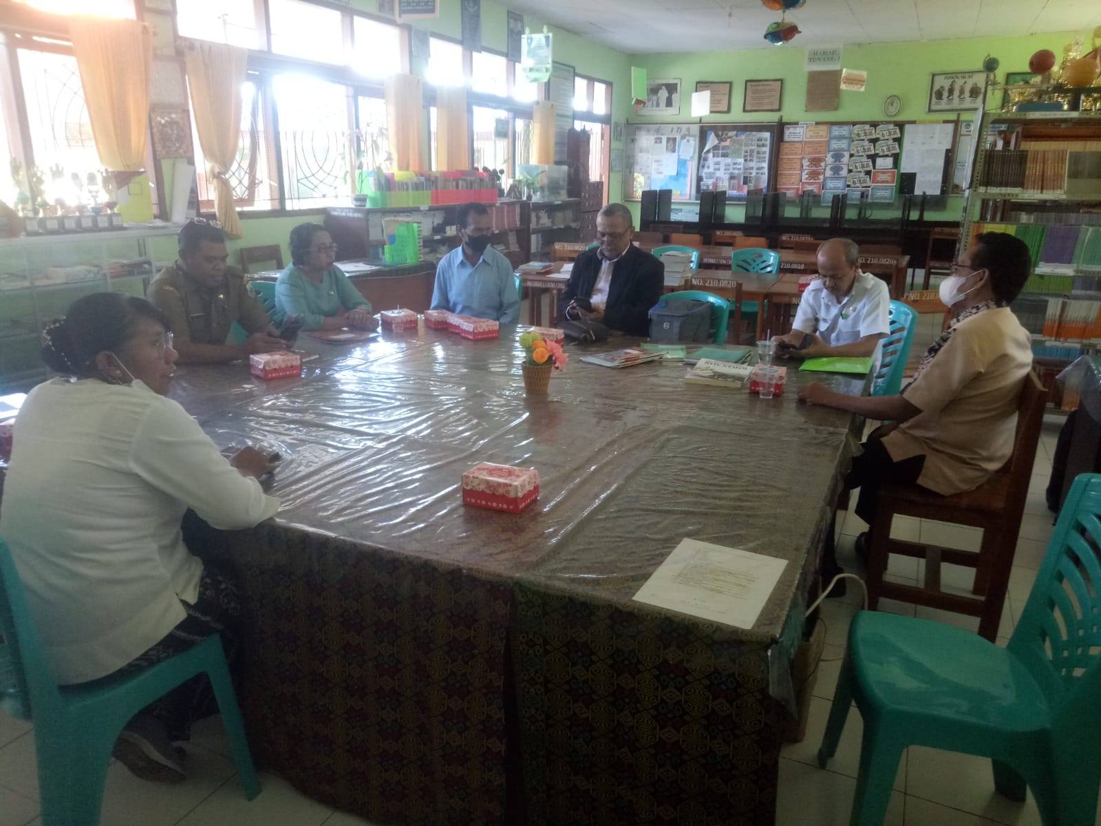 Tim Juri Lomba Perpustakaan Provinsi NTT Gelar Visitasi di SMA Negeri 1 Soe Tim Juri Lomba Perpustakaan Provinsi NTT Gelar Visitasi di SMA Negeri 1 Soe