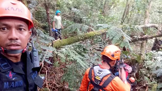 Detik-detik Menegangkan Pendaratan Darurat Pesawat Heli Kapolda Jambi ... Detik-detik Menegangkan Pendaratan Darurat Pesawat Heli Kapolda Jambi ...