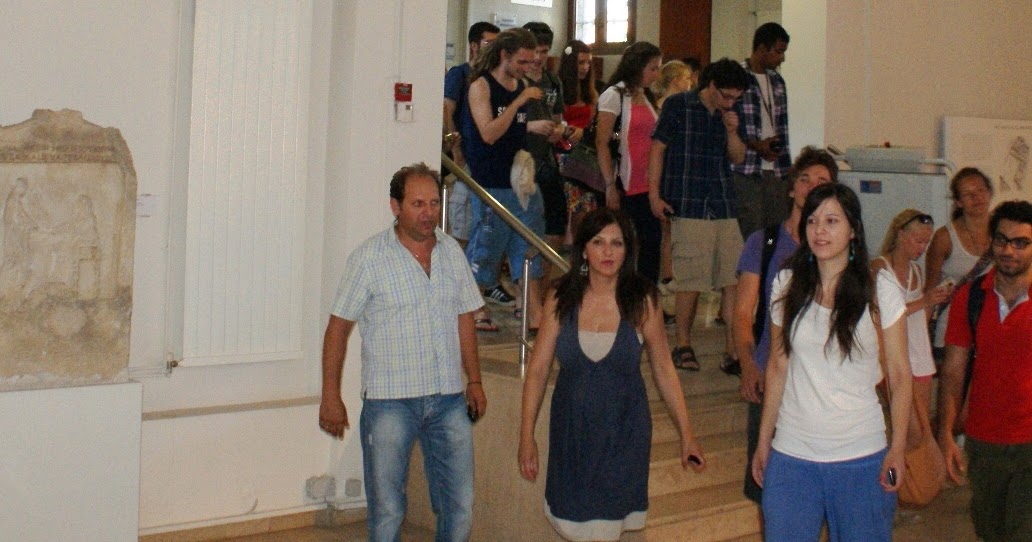 ΝΕΑ ΔΗΜΟΥ ΔΙΟΥ - ΟΛΥΜΠΟΥ: Επίσκεψη ξένων φοιτητών ιατρικής στο αρχαίο Δίον