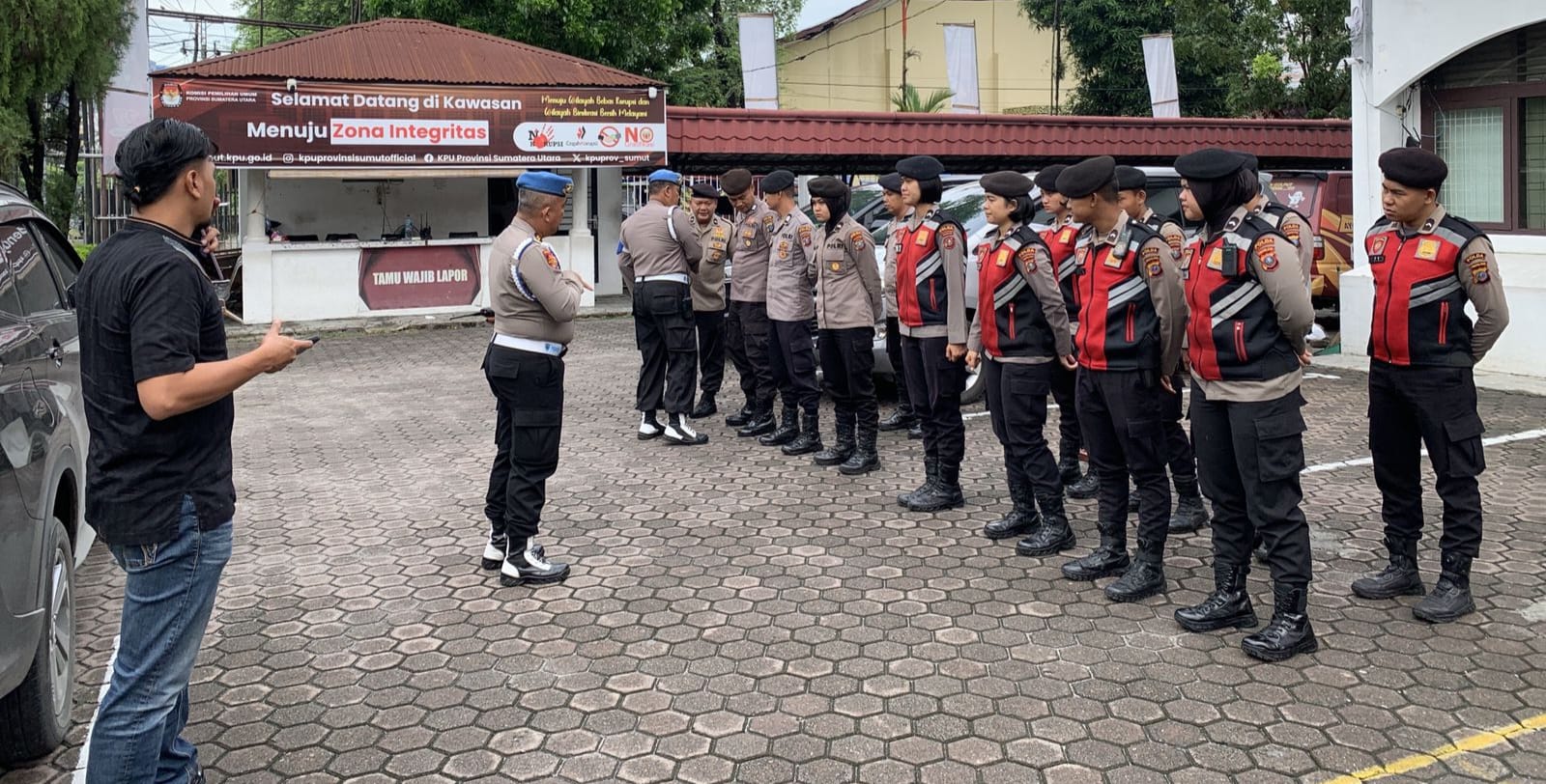 Jelang Penetapan Paslon Cagub dan Cawagub, Polda Sumut Perkuat ... Jelang Penetapan Paslon Cagub dan Cawagub, Polda Sumut Perkuat ...