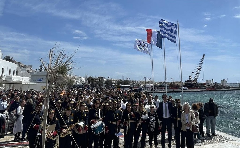 Η Φιλαρμονική του Δήμου Πετρούπολης στην τελετή αφής της Ολυμπιακής ...